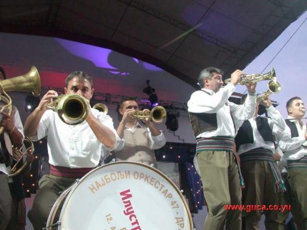 Guca festival Gucha Dragaveco: festival des fanfares en Serbie