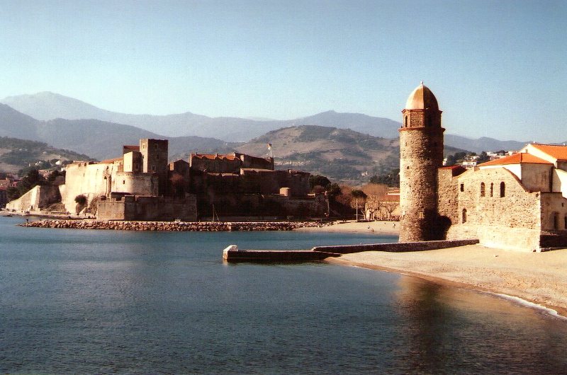 Collioure entre mer et montagne, joyau de la côte vermeille