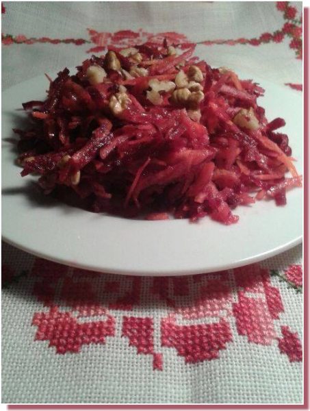 Salade de betteraves, carottes et noix (Recette des Balkans)