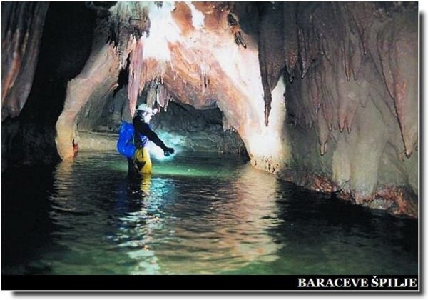 Grotte de Barac près de plitvice : Baraceve Špilje, un beau site ...