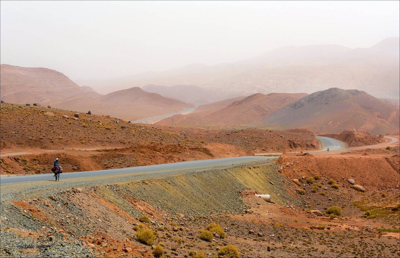Couleurs de l'Atlas marocain ; paysages et rencontres hallucinants