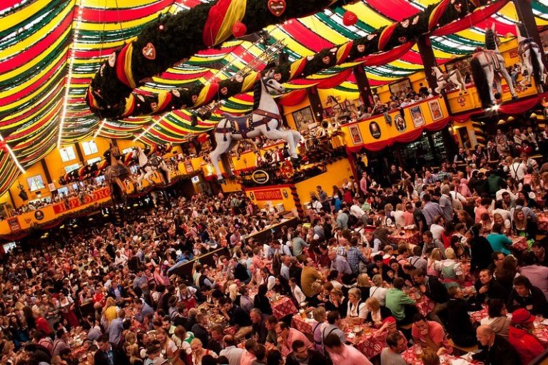 Où faire la fête en Europe ? Top destinations et ambiances